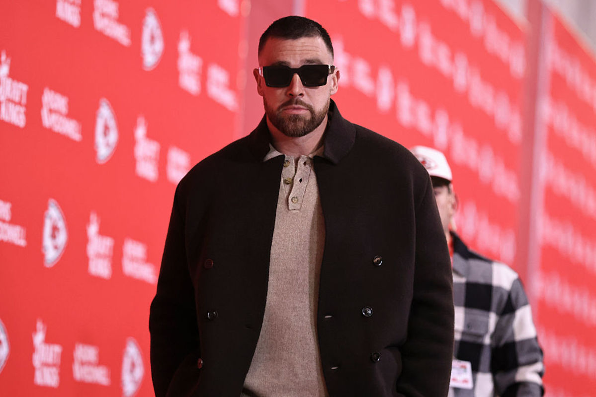 Taylor Swift's fiancé Travis Kelce draws attention for his outfit ...