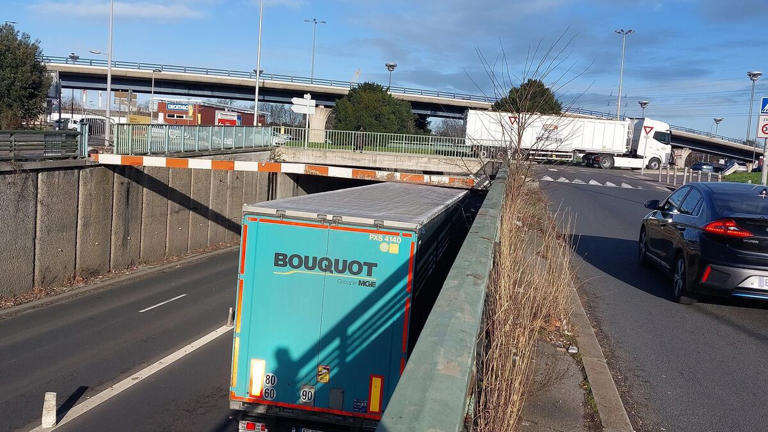 Créteil : le passage souterrain du carrefour Pompadour fermé plusieurs ...