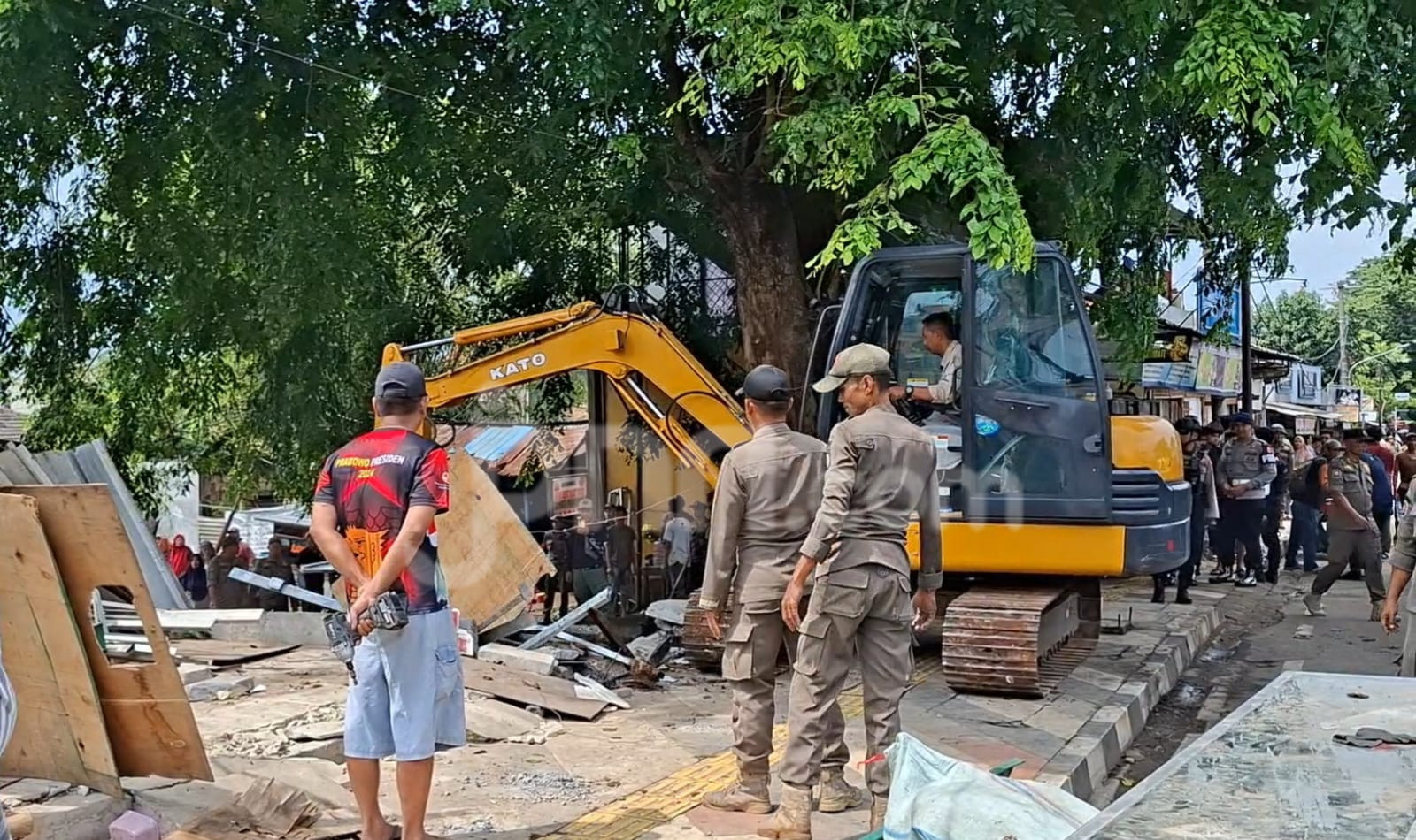 Satpol PP Depok Tertibkan 4.126 PKL dan Bangunan Liar di Sepanjang 2025