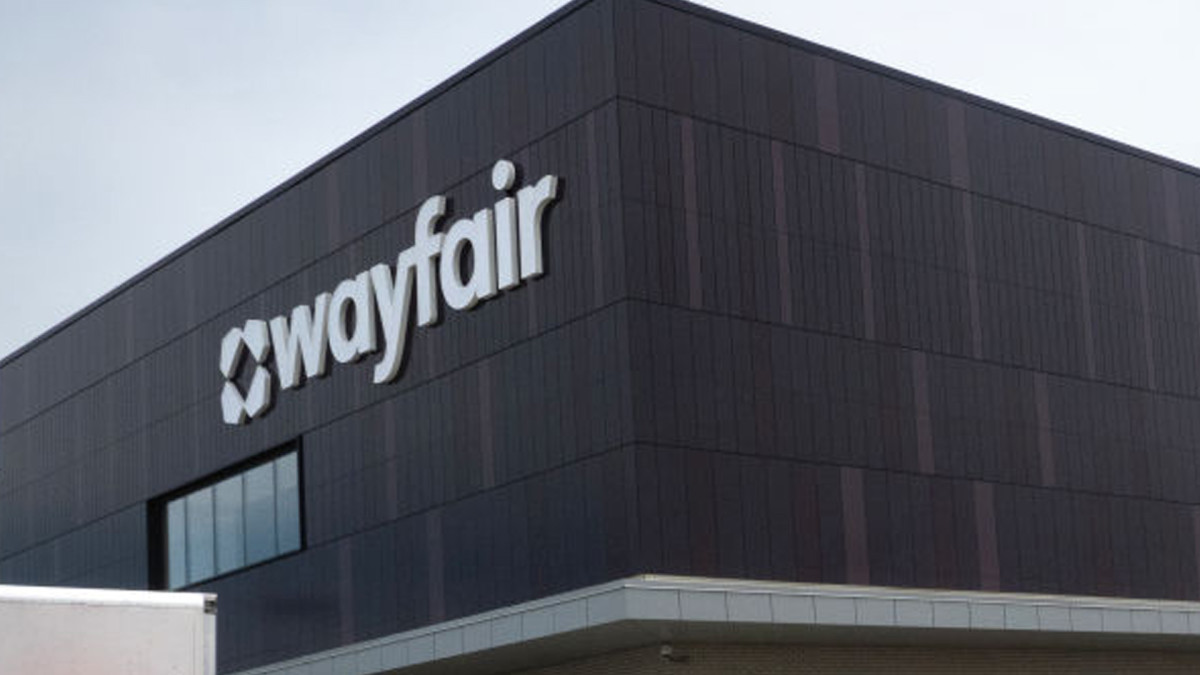 Wayfair is selling a space-saving wooden lift-top table for $89