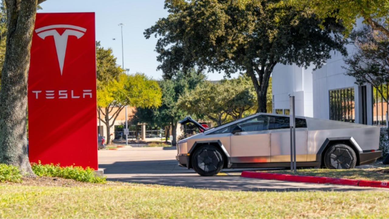 Tesla Crashes Kill 3 in 4 Days—Capping 2025 of Nearly 500,000 Recalls ...