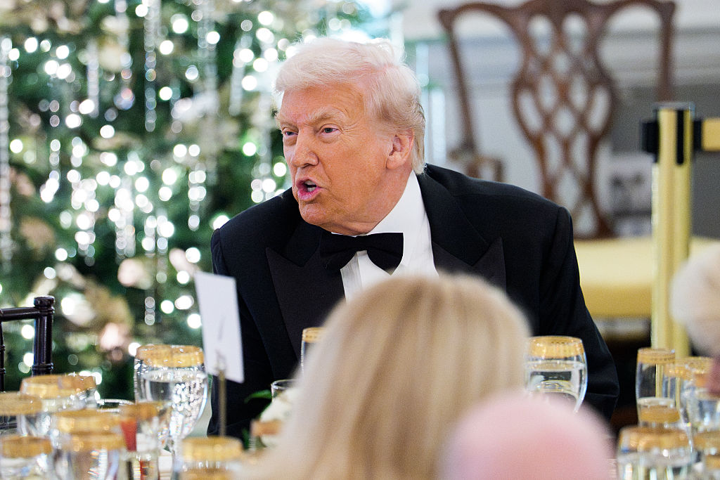 'Who's that?': Trump's private, roped-off dinner sparks online frenzy ...