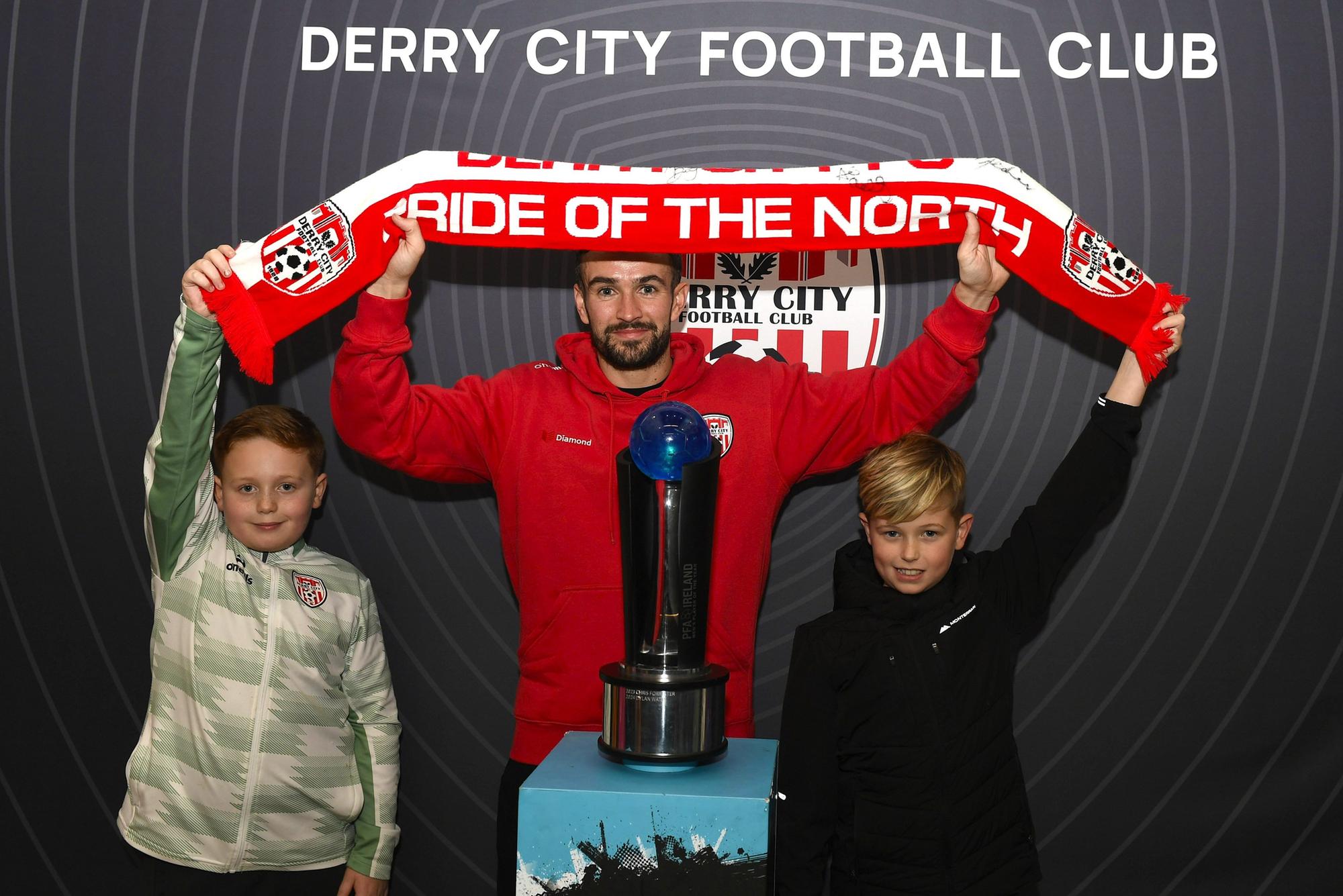 Photos: Michael Duffy proves big hit at Derry City 'meet & greet' in ...