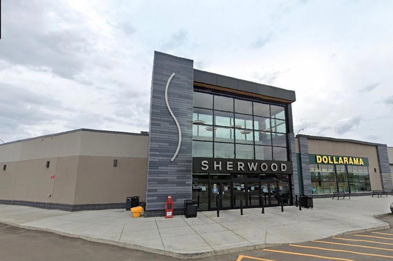 Santa sacked from shopping centre after 'slapping' naughty kid but ...