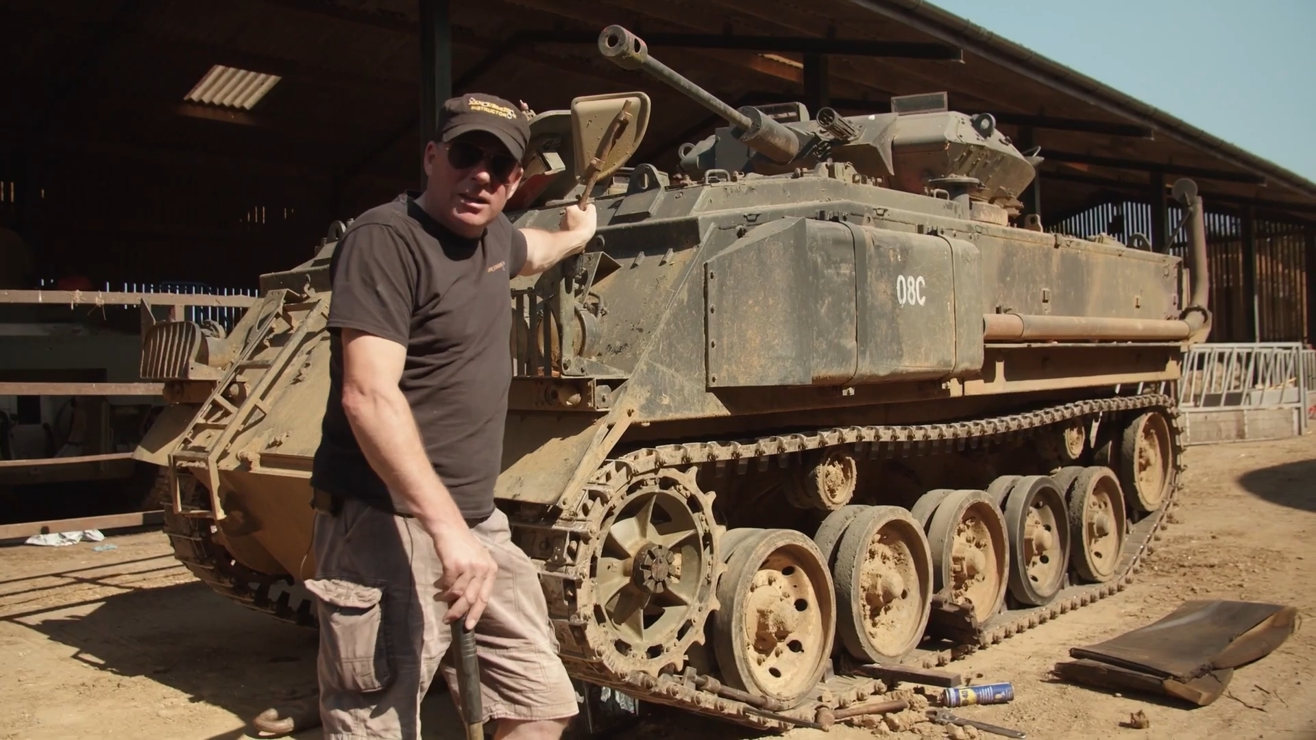 Restoring our next FV432 while saying farewell to the Ferret
