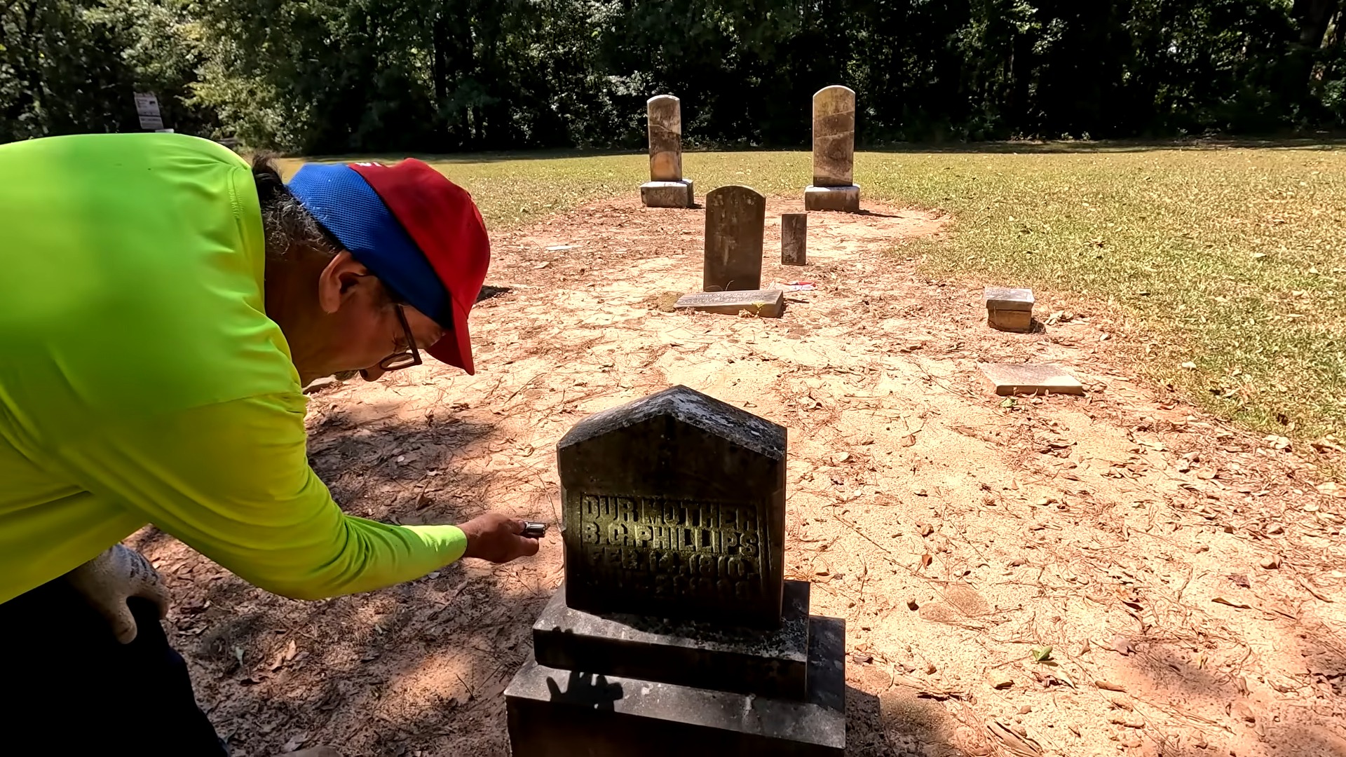 A southern cemetery reveals rare box tombs and lost stones