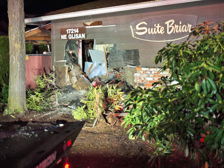 Car crashes into Gresham apartment complex, displacing family