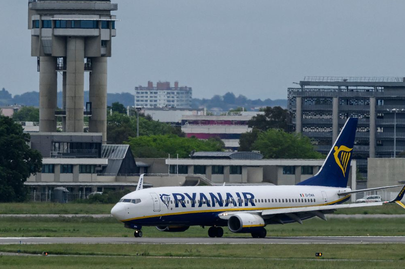 Ryanair plane 'collides' with fuel tank at Edinburgh Airport before ...