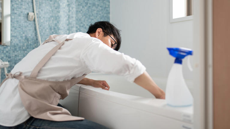 The simple tip that makes cleaning your bathroom so much easier (and ...