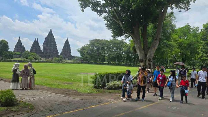 Malam tahun baru di Candi Prambanan tanpa kembang api