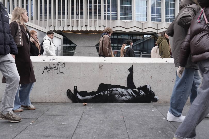 New Banksy artwork appears by London skyscraper