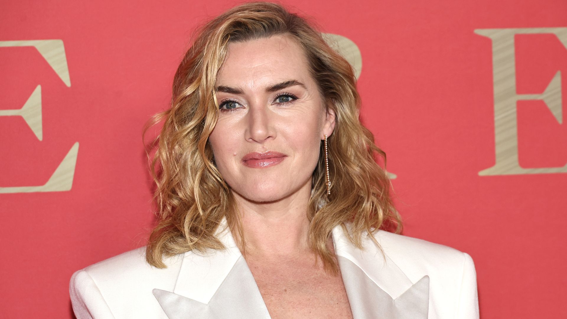 Kate Winslet relembra que seu telefone foi grampeado após o sucesso de ...
