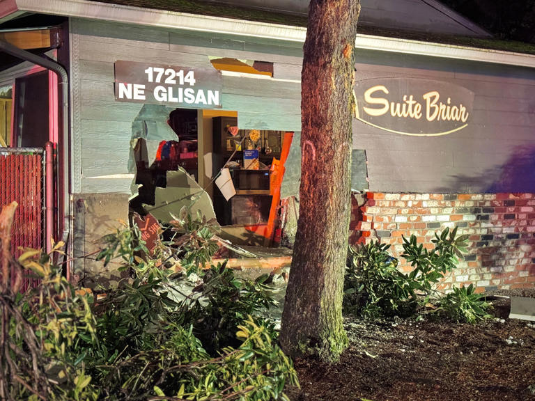 Car crashes into Gresham apartment complex, displacing family