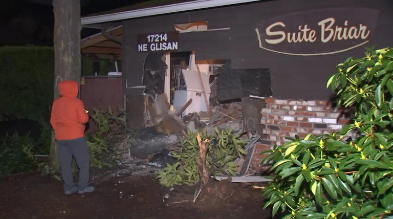 Car crashes into Gresham apartment complex, displacing family