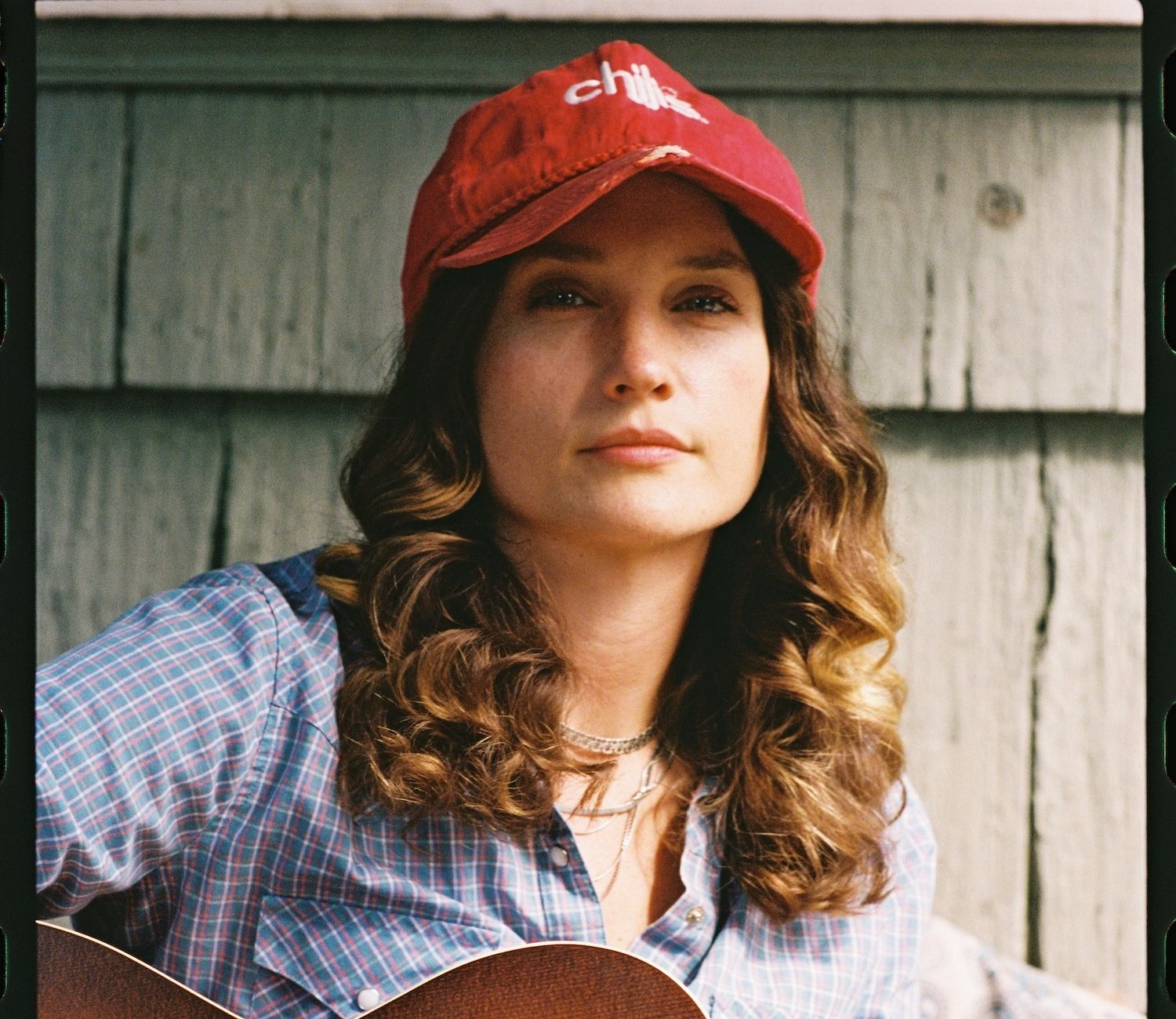 Kassi Valazzaa on verrattu Joni Mitchelliin – saapuu nyt kahdelle ...