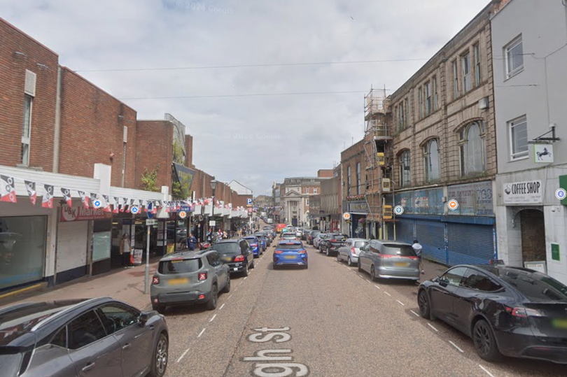 Dudley High Street violence sees man stabbed as police urge witnesses ...