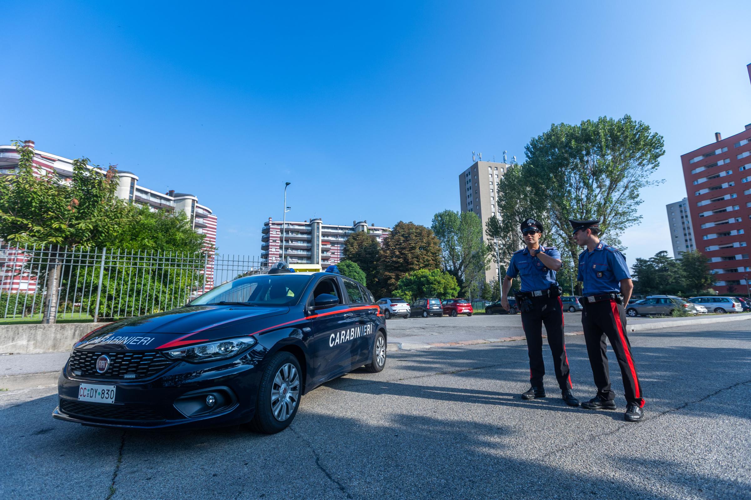 Milano, 15enne rapinato in centro da una baby gang: 4 arresti