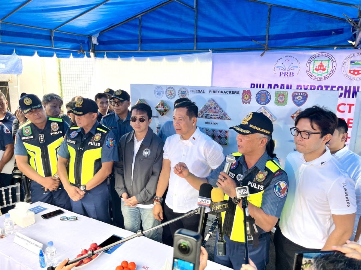 PNP, Bulacan officials inspect firework stalls to ensure safe holiday ...