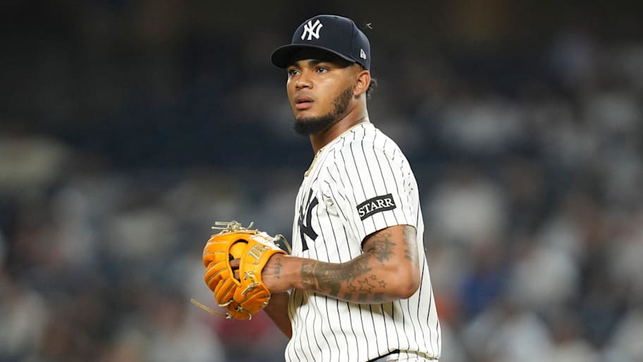 Yankees urged to fix weak bullpen with two Padres relievers