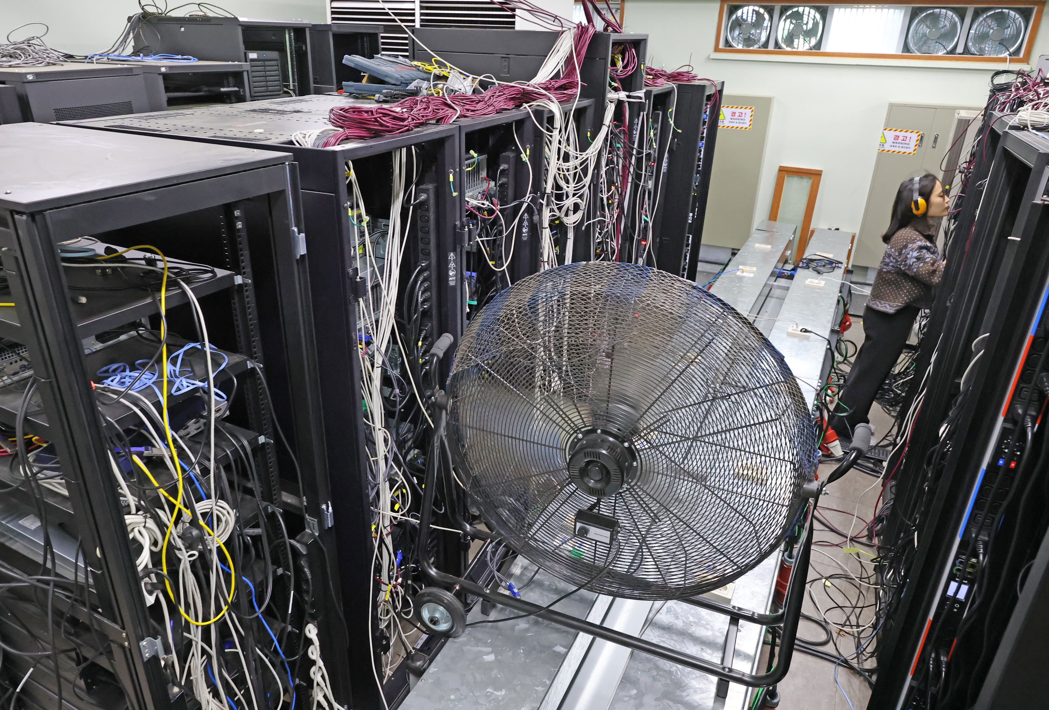 AI research electricity costs surge, straining universities