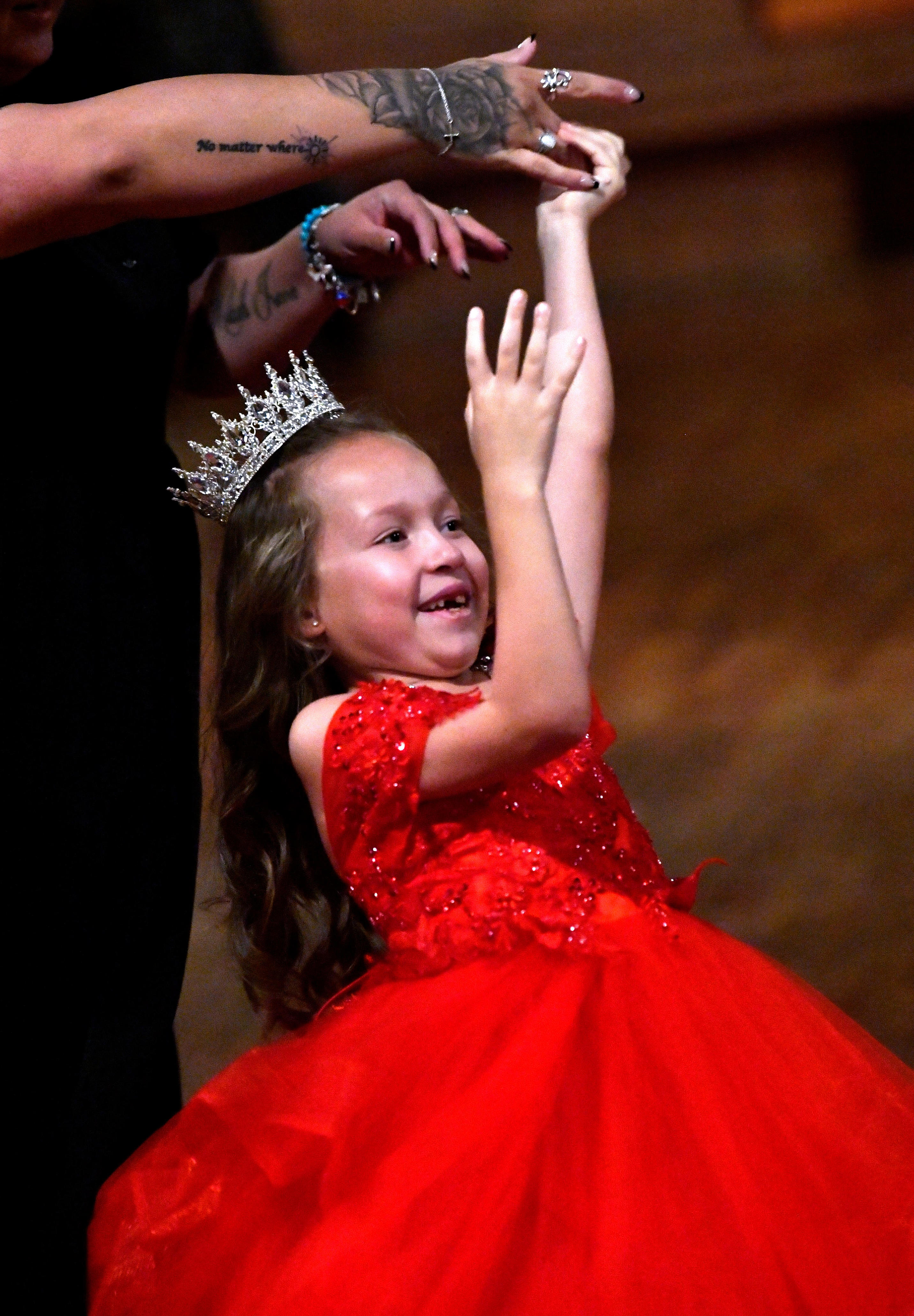 'Sworray' turns 90 as Texas Cowboys' Christmas Ball gets Anson dancing