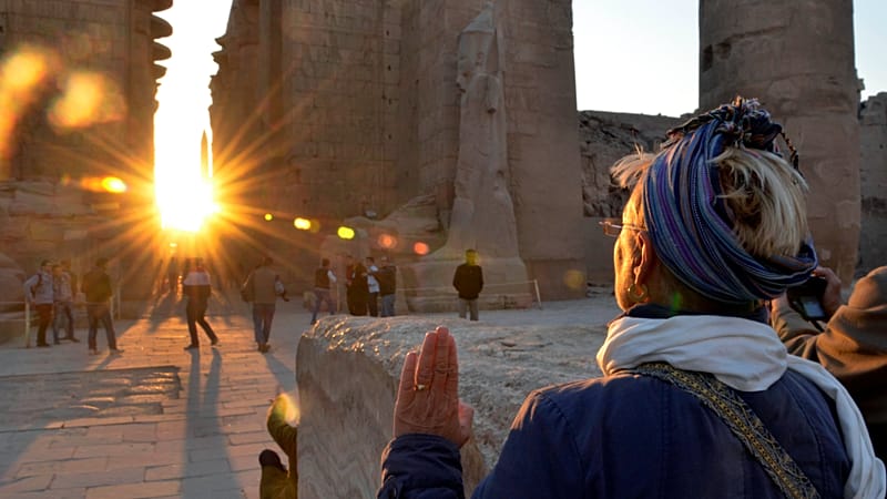Egypt: Visitors watch sun align with ancient Luxor temple on winter ...