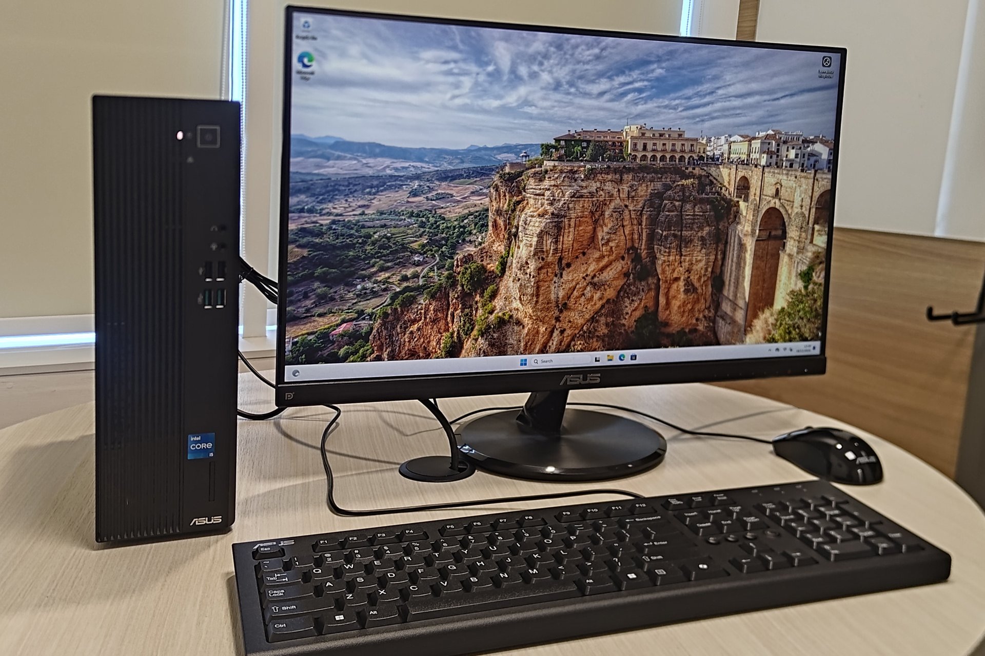 ASUS ExpertCenter D501SER disebut desktop terbaik buat bisnis, cek speknya