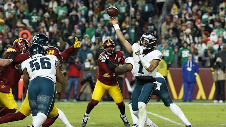 Former Oklahoma quarterback stumbles in crucial division battle