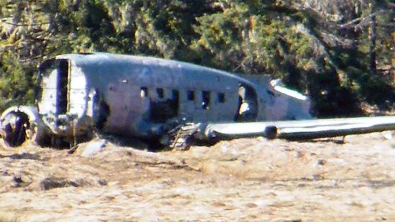 The vanishing crew of Vietnam’s last secret flight