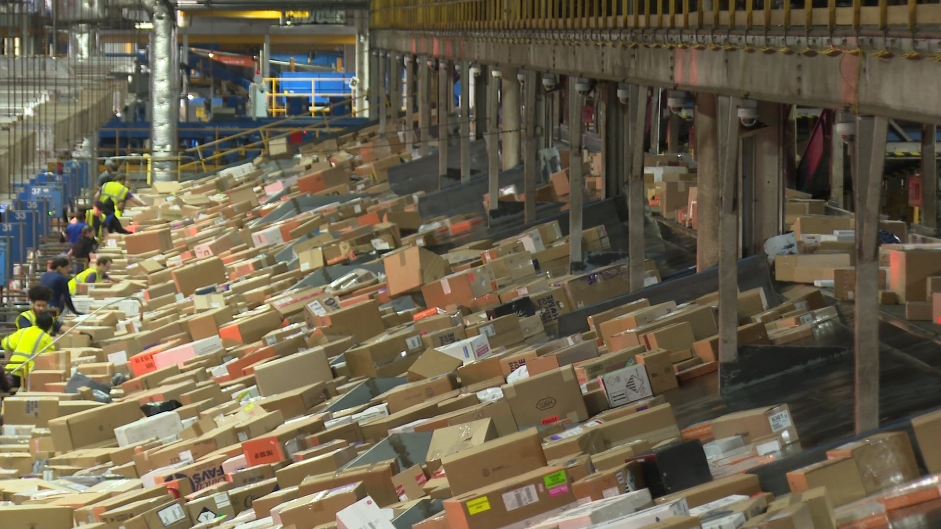 FedEx expects Tuesday to be busiest shipping night of the season