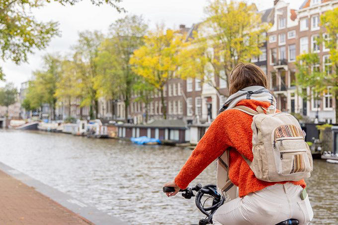 Here’s why drivers should always open their car door with their right hand