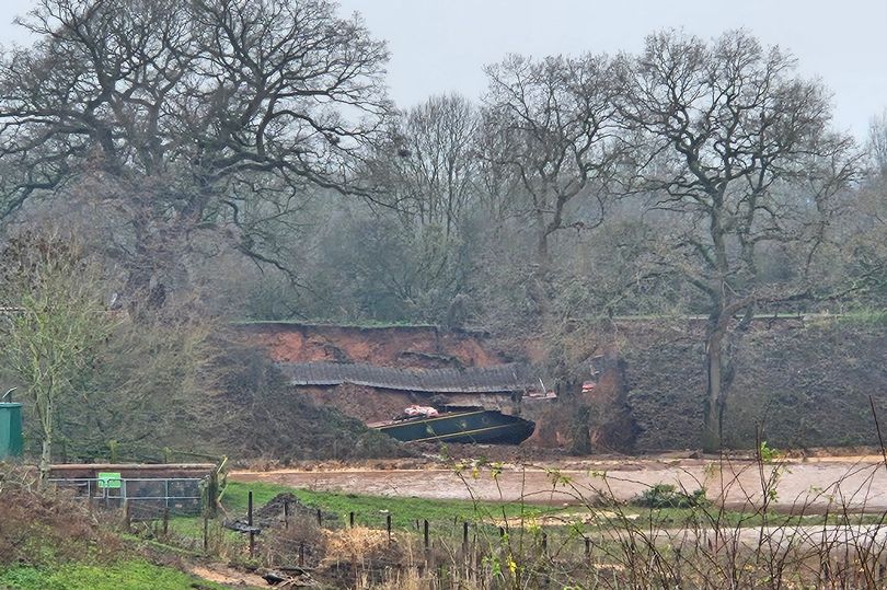 Three boats caught in Shropshire sinkhole as a canal bank dramatically ...