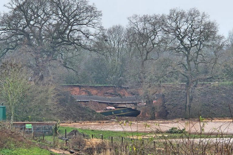 Three boats caught in Shropshire sinkhole as a canal bank dramatically ...