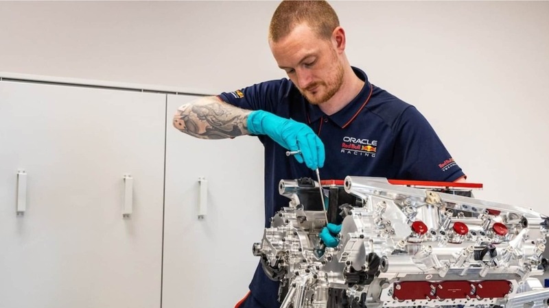 Mercedes e Red Bull osservate speciali, power unit "irregolare"?