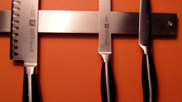 The only 3 knives a home cook truly needs, according to a Michelin ...