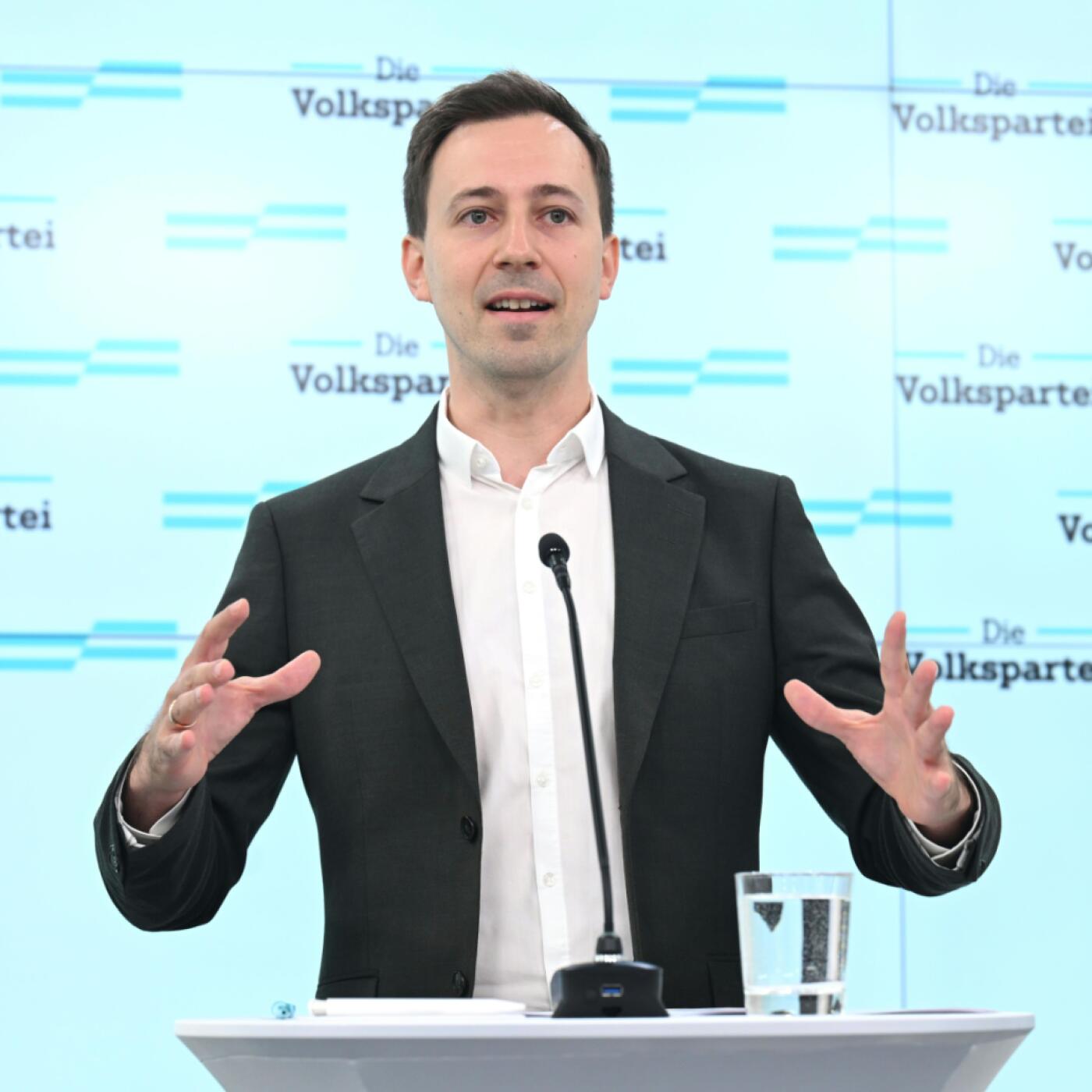 ÖVP, SPÖ und NEOS mit ihrer Regierungsarbeit zufrieden