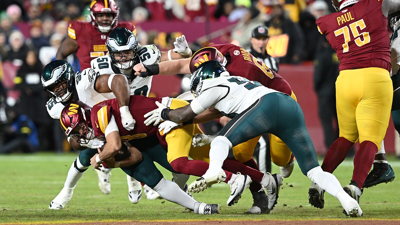 Commanders fall to Eagles 29–18; Philadelphia clinches second straight ...