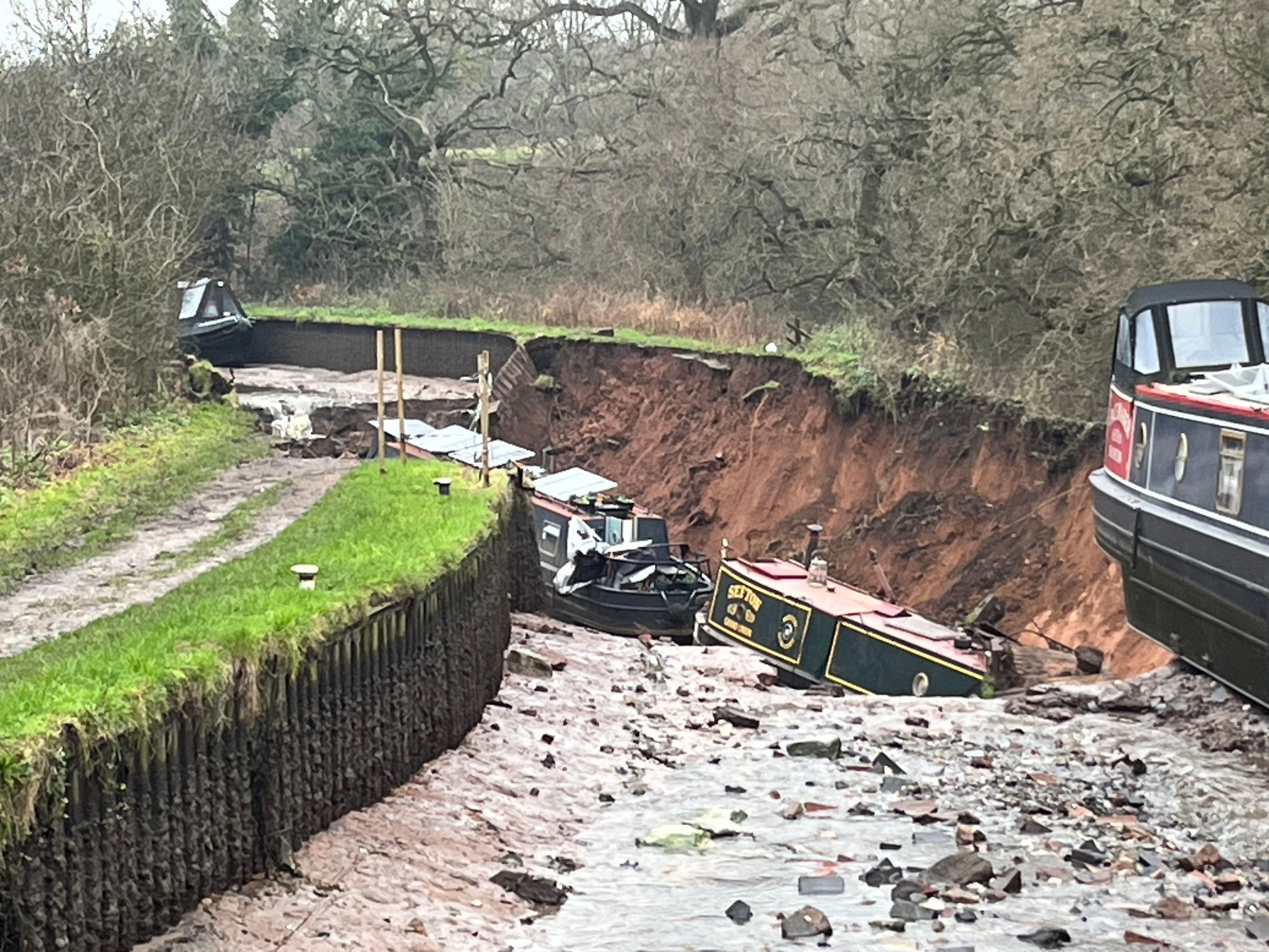 Sinkhole drains Shropshire canal as major incident declared