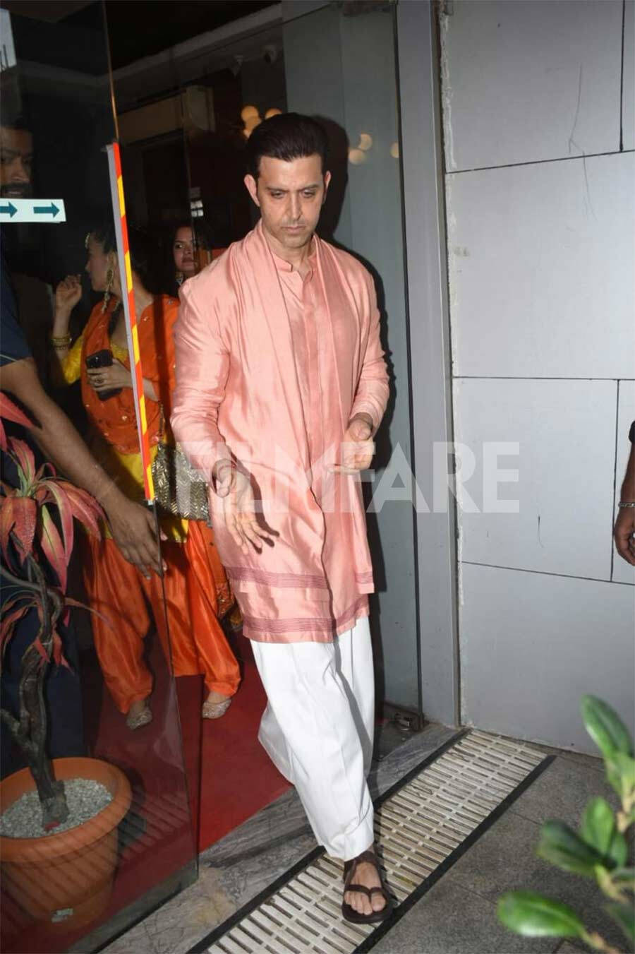 Photos: Hrithik Roshan & Saba Azad serve elegant ethnic looks at Eshaan ...
