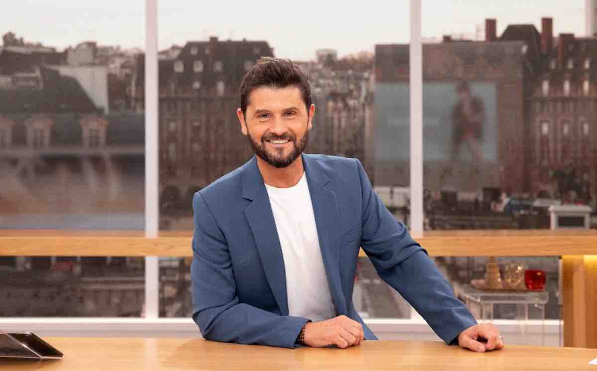« Bonjour ! Avec vous » : Christophe Beaugrand prolongera la matinale ...
