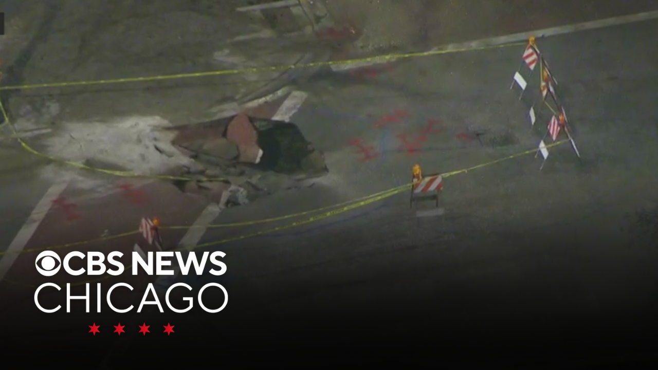 Pavement collapse closes intersection in Chicago's Mount Greenwood ...
