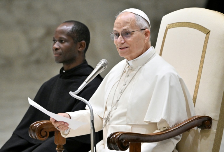 El papa advierte al gobierno de la Iglesia contra la "sed de dominación"