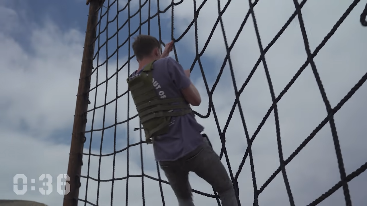 Parkour athlete vs taekwondo master - ultimate course face-off!