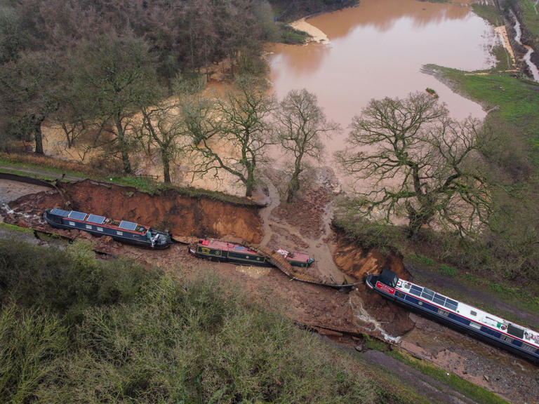 Major incident declared after canal 'sinkhole' leaves boats stranded
