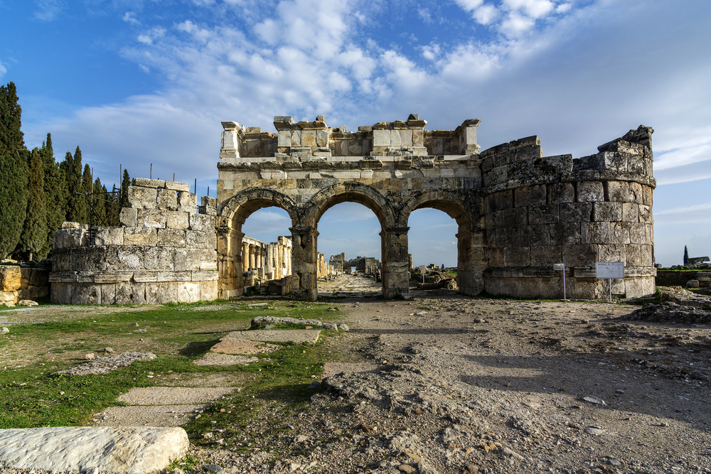 Ancient ruins to visit online