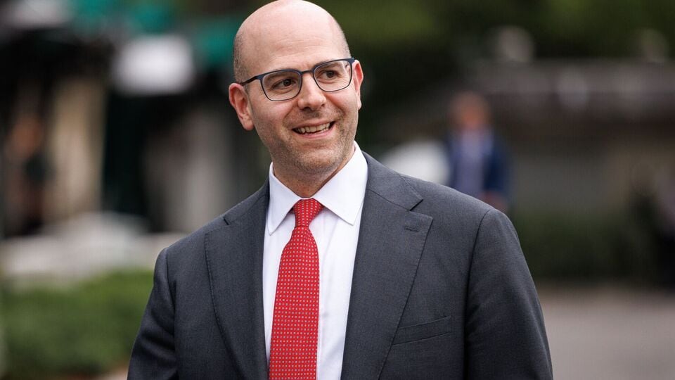 US faces risk of recession if Fed doesn't cut rates, flags board member ...