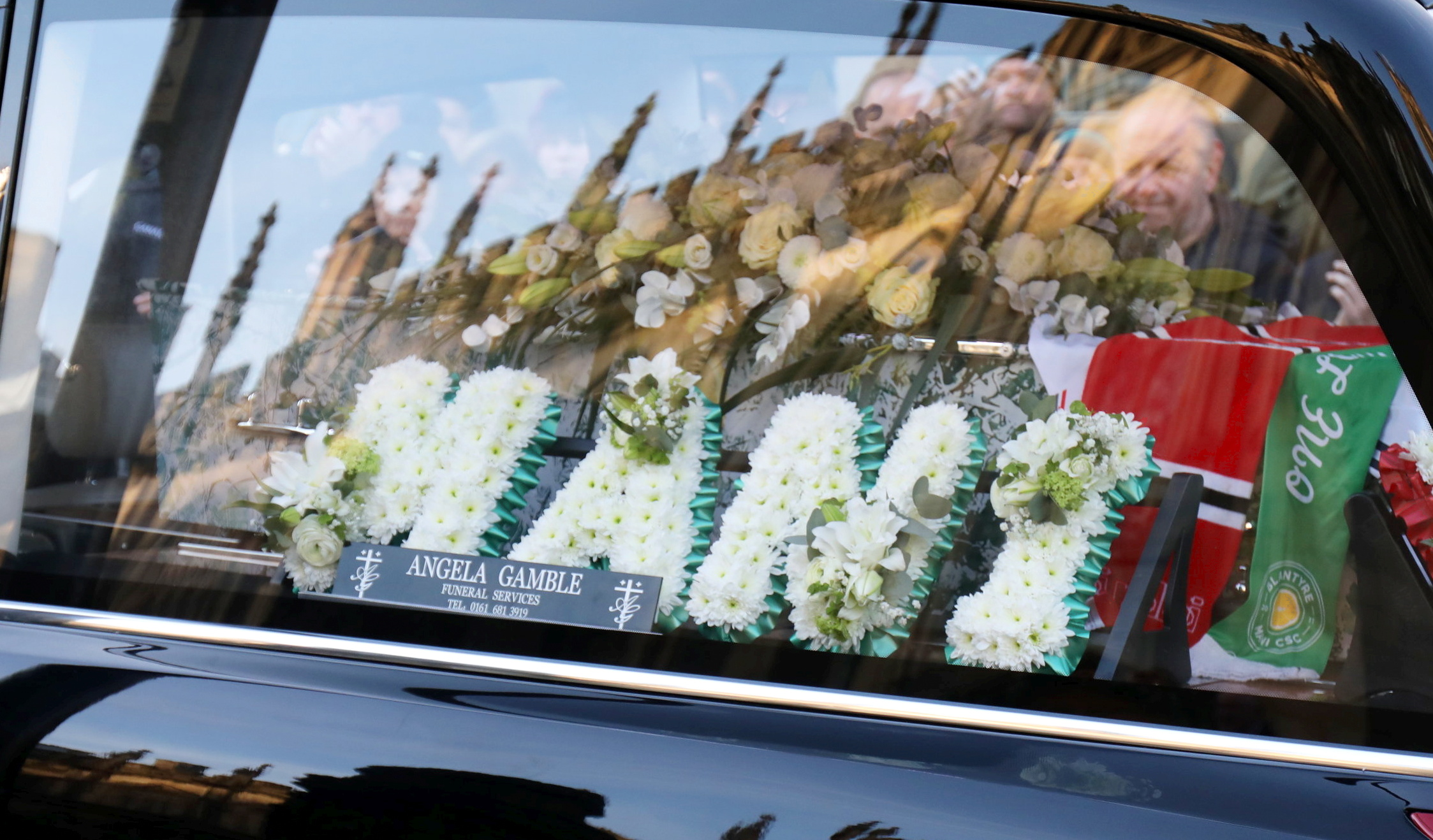 Mourners including David Beckham and Liam Gallagher say final farewells ...