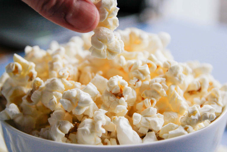 What happens to your stomach when you eat popcorn every day