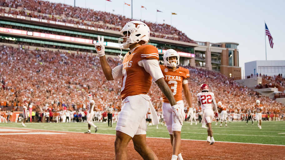 Texas’ wide receiver room takes a hit with latest transfer portal move