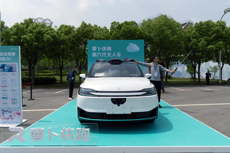 Uber and Lyft team up with Baidu for London robotaxis